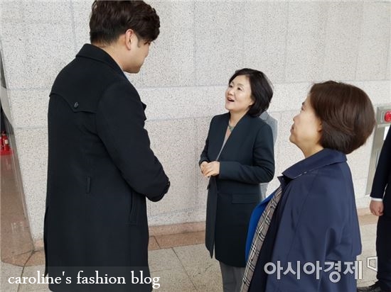 영부인패션 떴다 퍼스트레이디룩 19대 문재인 대통령 영부인 김정숙 여사 옷귀걸이투피스 패션 취임식에서 옛날사진까지