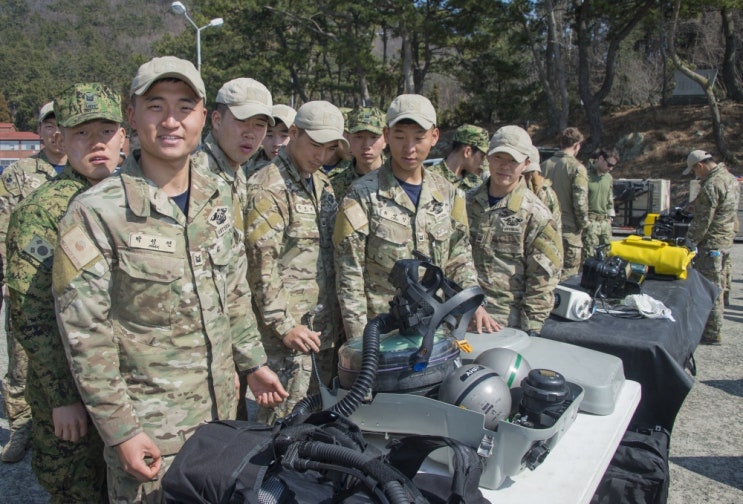 해군 특수전 전단 UDT, 미해군 EOD 전대와 연합훈련. : 네이버 블로그