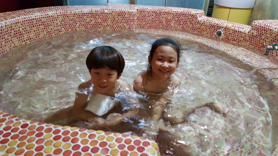 겨울방학 첫 온천여행♬ 창원 북면온천 '바오밥' 대형욕조가 짱이네~ : 네이버 블로그