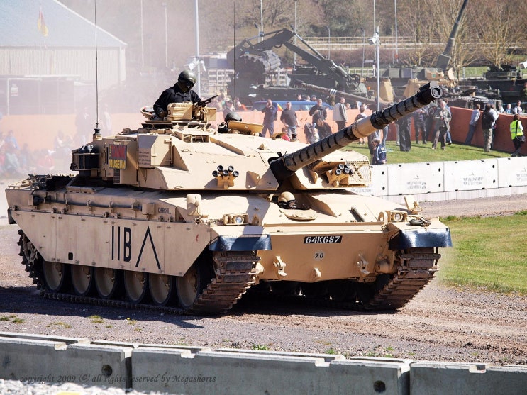 기동시범을 보이는 걸프전 도색 영국군 Challenger 1 전차 : 네이버 블로그